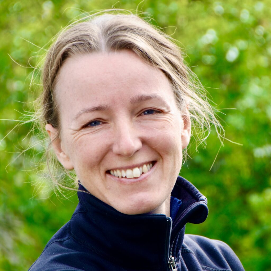 Med hjärtat i jorden: En bok om barns relation till naturen - Frida